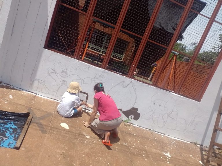 Transformando la Escuela 837: alumnos pintan un mural con el ilustrador ...